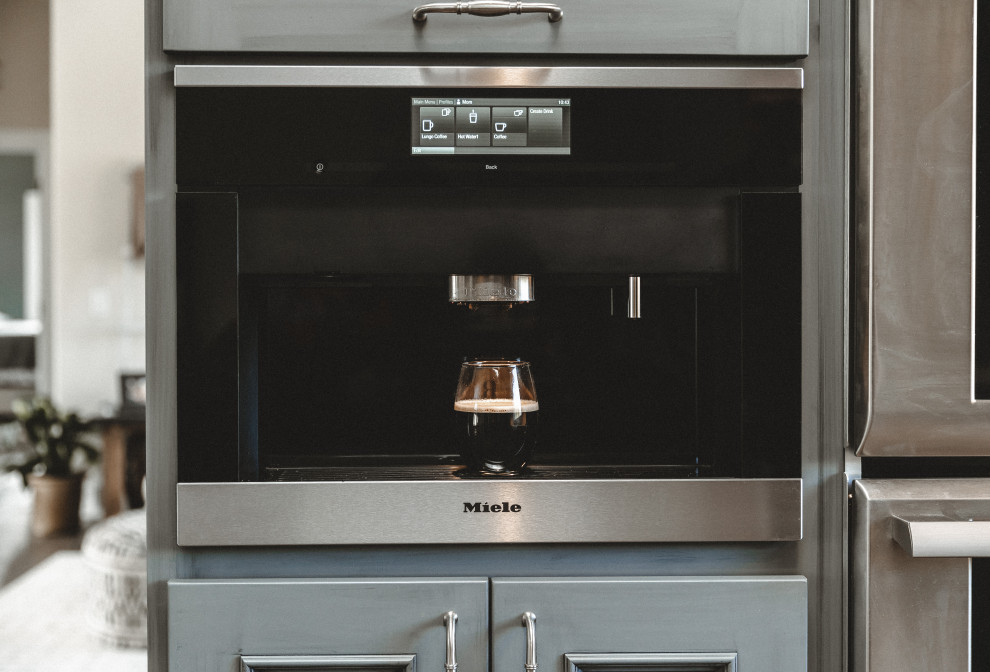 Randall: Sioux Falls - Farmhouse - Kitchen - Other - by HELMÜT | Houzz