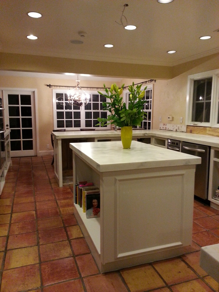 RE-CONFIGURED ISLAND - Clásico renovado - Cocina - San Diego - de ...