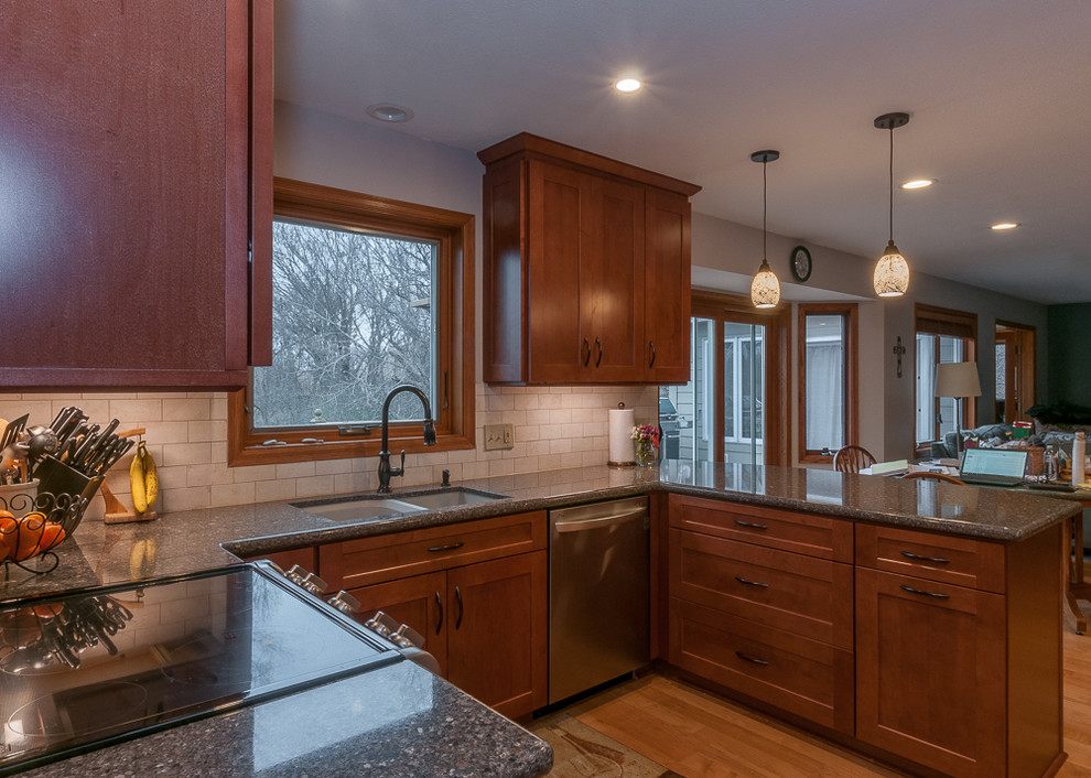 Reading Cognac Maple with Mountain Mist Silestone - Transitional ...