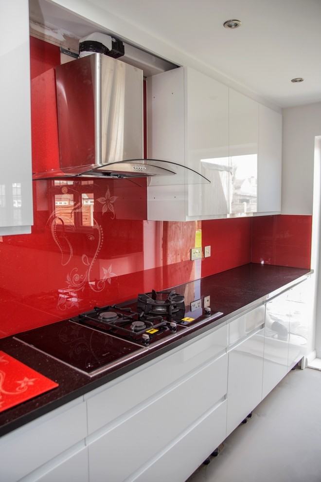 "RED GANESH GLITTER" Stenciled Glass Kitchen Splashback by CreoGlass ...