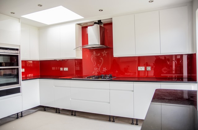 "RED GANESH GLITTER" Stenciled Glass Kitchen Splashback by CreoGlass ...