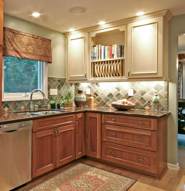 Redwood Kitchen - Traditional - Kitchen - Milwaukee - by Blue Hot ...