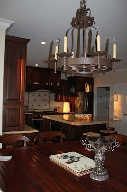 Rich & Rustic: Kitchen Done with Alder Wood - Clásico - Cocina - Nueva ...