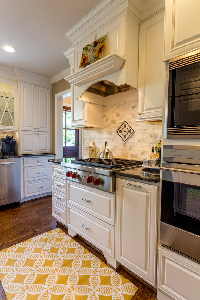 Rick & Renee's Kitchen - Transitional - Kitchen - Detroit - by Dream ...