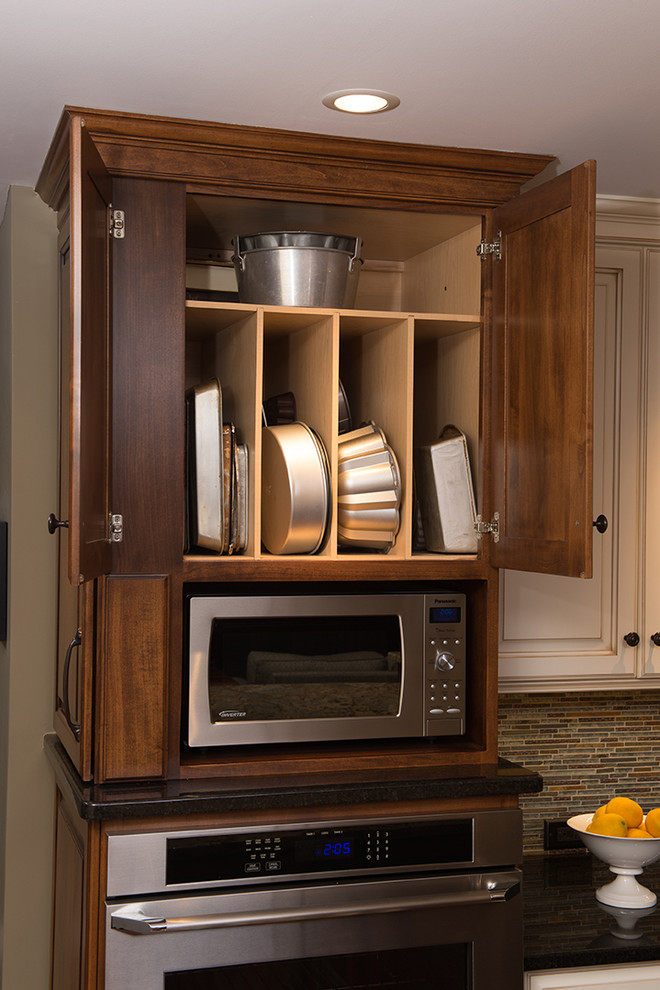 Roselle Renovation - Traditional - Kitchen - Chicago - by Briggs Design ...