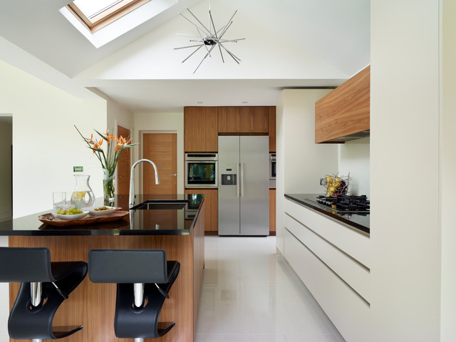 Roundhouse wood kitchens - Contemporary - Kitchen - London - by ...