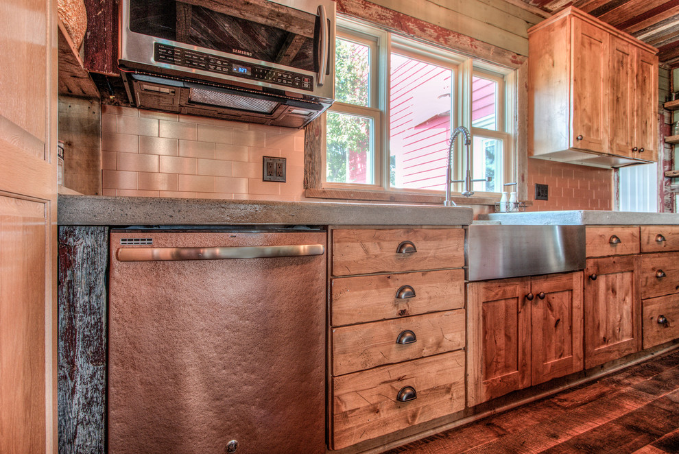 Rustic Farmhouse Kitchen - Kitchen - Milwaukee - by DC DESIGN STUDIO @ Dunn Lumber | Houzz IE