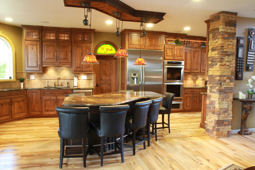 Rustic Kitchen with Walk-in Pantry - Rustic - Kitchen - Wichita - by ...