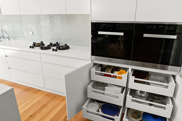 White kitchen with pull out internal drawers - Modern - Kitchen ...