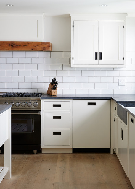 Saltbox - Country - Kitchen - New York - by Vicente Burin Architects ...