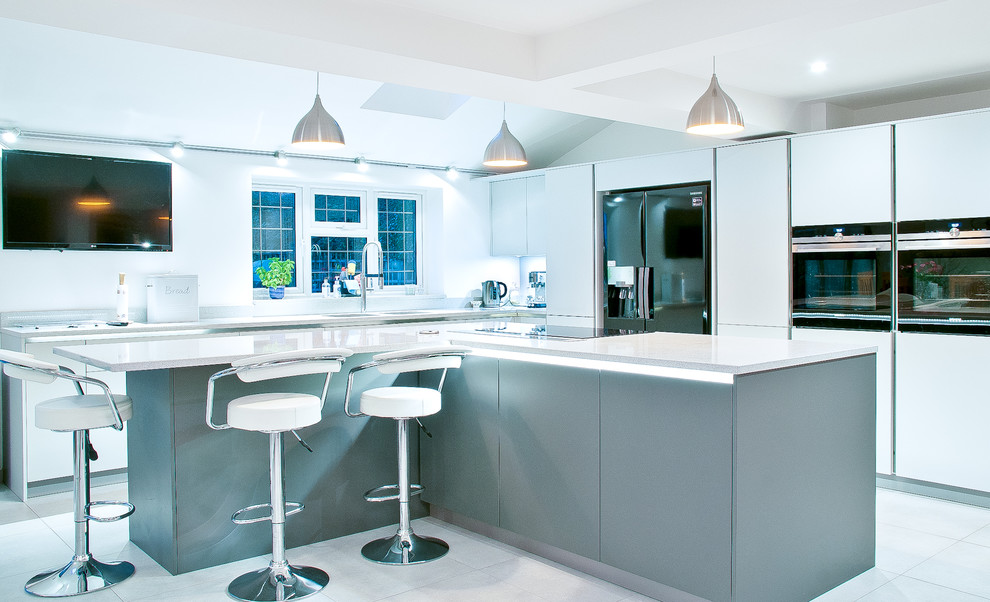 Satin Lacquer in Lava Grey and Light Grey with Quartz Worktops - Modern ...