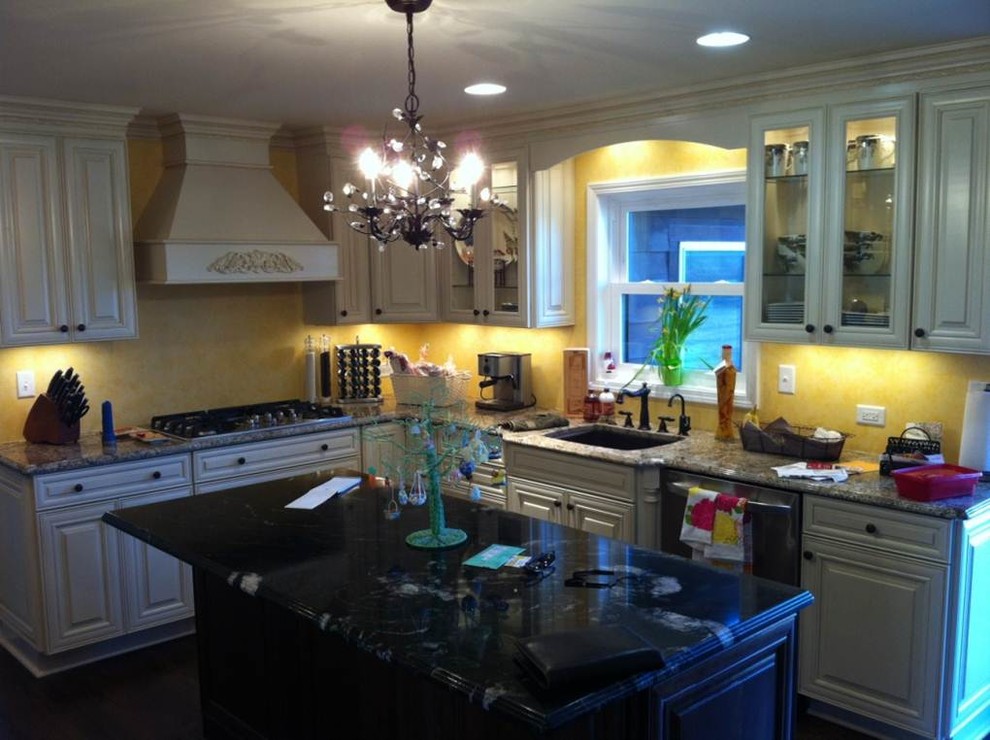 Savannah Butterscotch Kitchen - Traditional - Kitchen - Austin - by ...