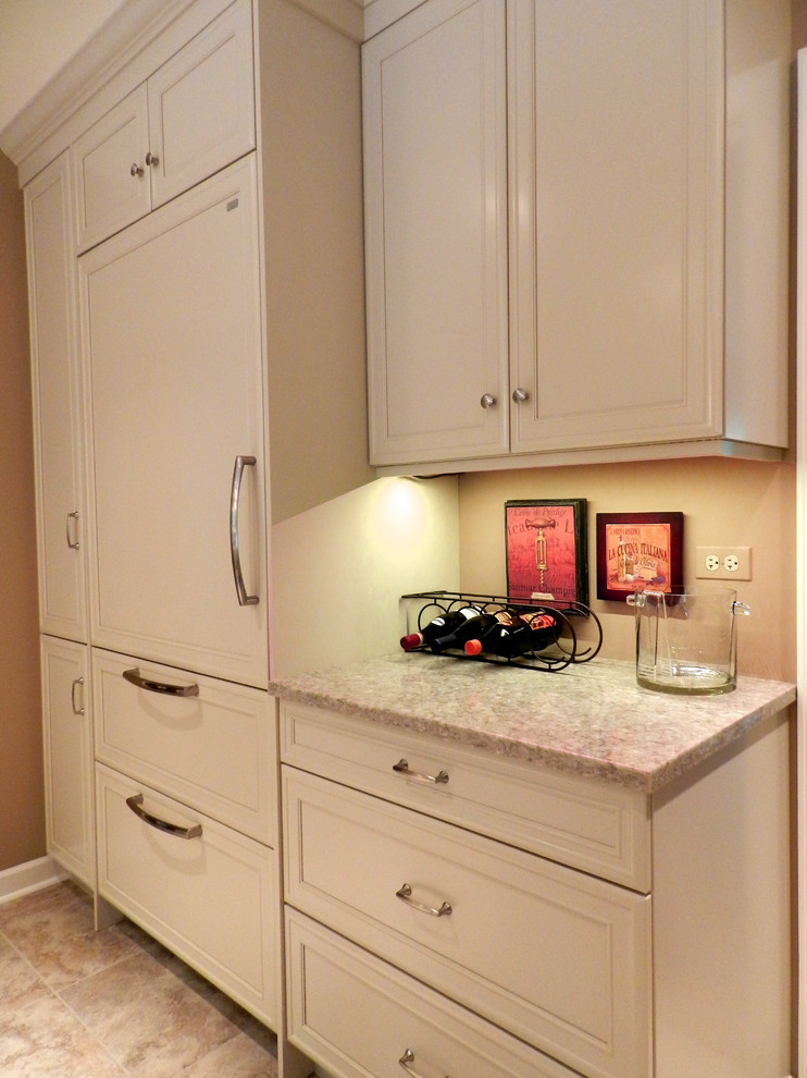 Shades of Beige - Traditional - Kitchen - Chicago - by Cheryl D ...