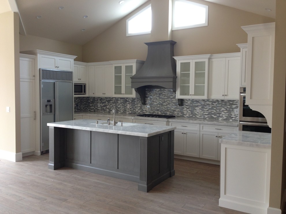 Shaker white kitchen fluted grey island - Beach Style - Kitchen - Los ...