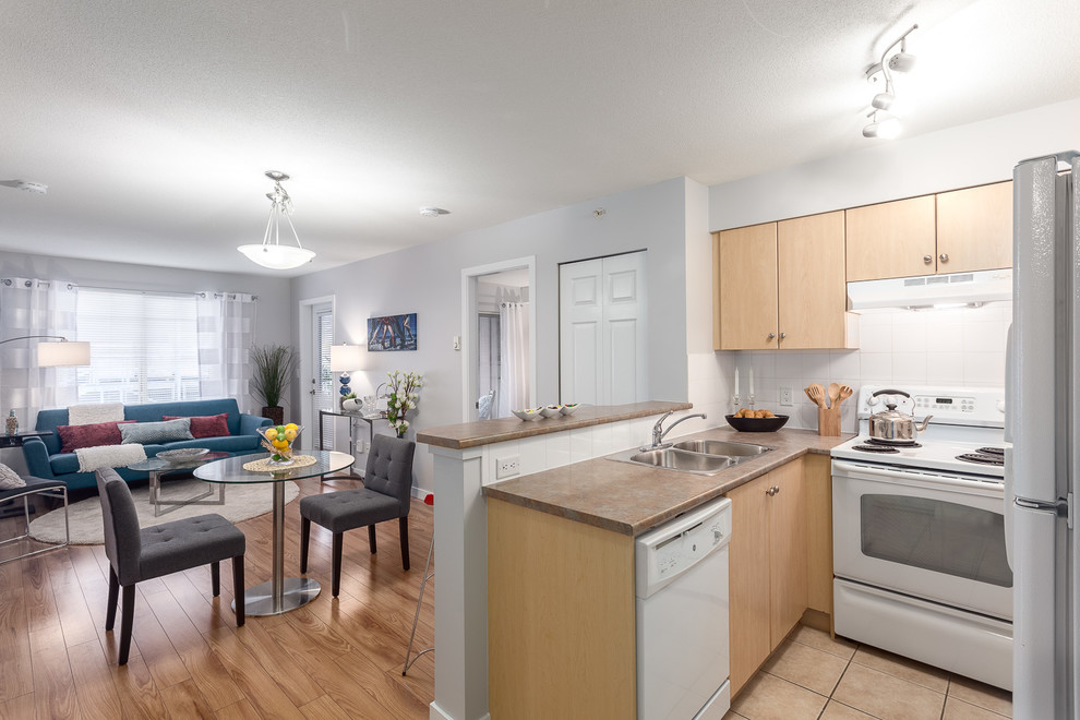 Sherbrooke Street Vacant Staging - Contemporary - Kitchen - Vancouver ...
