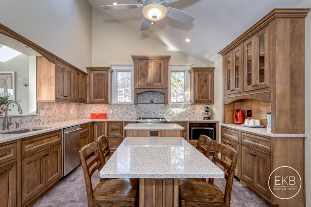 Shiloh Maple Cabinets Campbell Hall - Classique - Cuisine - New York ...