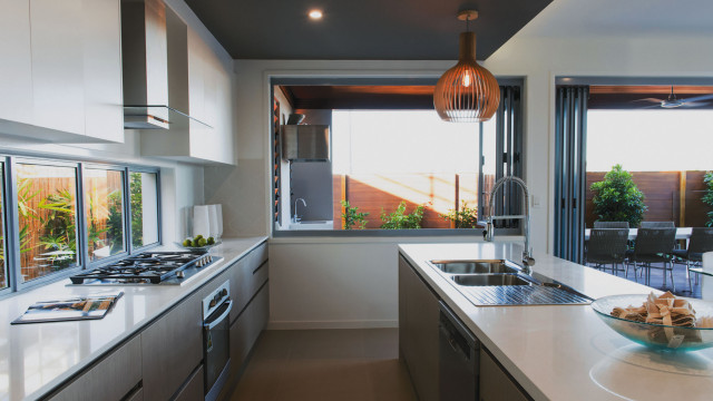 Aluminium Bi fold Door, Bi fold Window and Fixed Window with clear ...