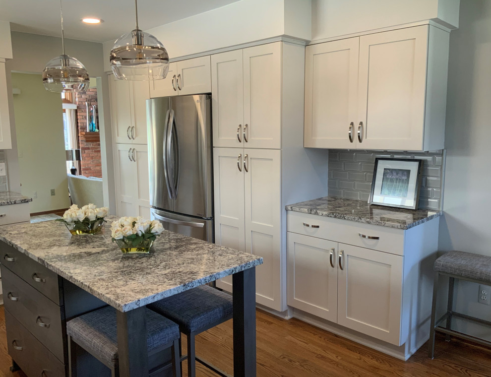 Showplace EVO Kitchen in Pierce Huron Plume & Flagstone - Transitional ...