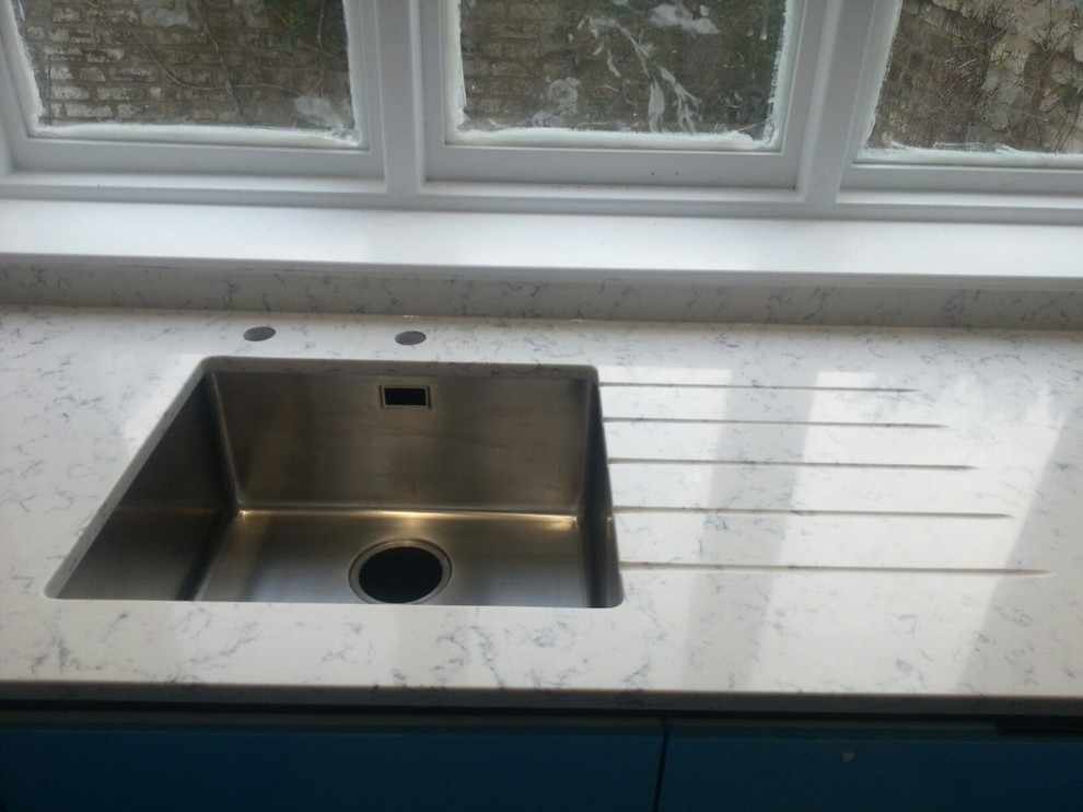 Silestone Lyra worktops for a London apartment - Modern - Kitchen ...