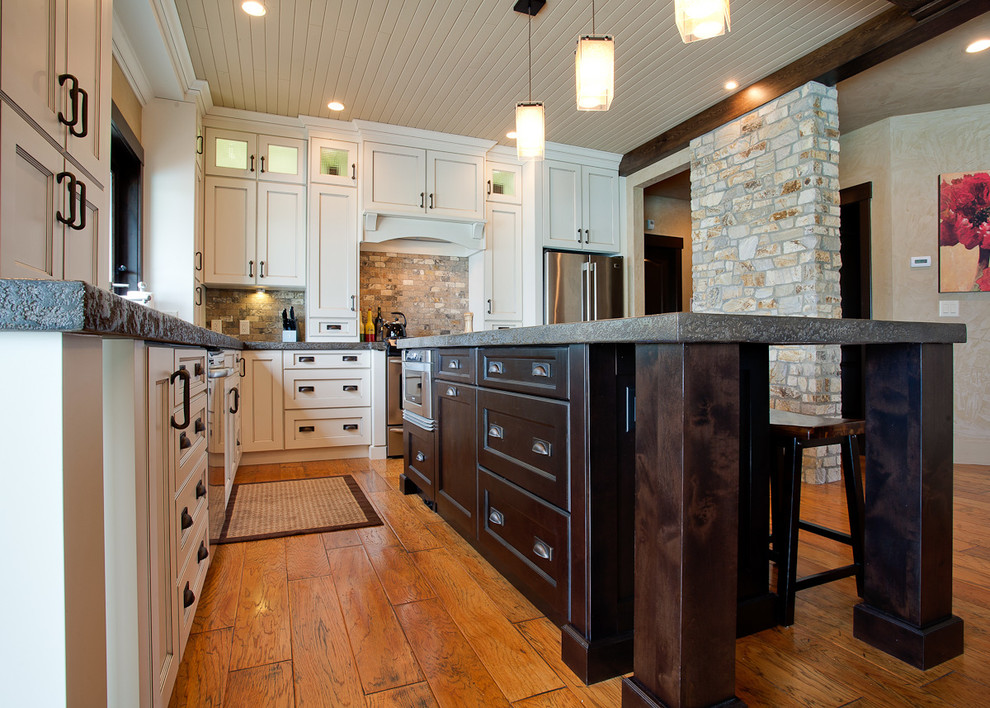 Simpson - Traditional - Kitchen - Vancouver - by Norelco Cabinets Ltd ...