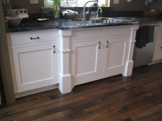 Sink Bump Out - Farmhouse - Kitchen - Seattle - by Kitchen & Bath Ideas ...