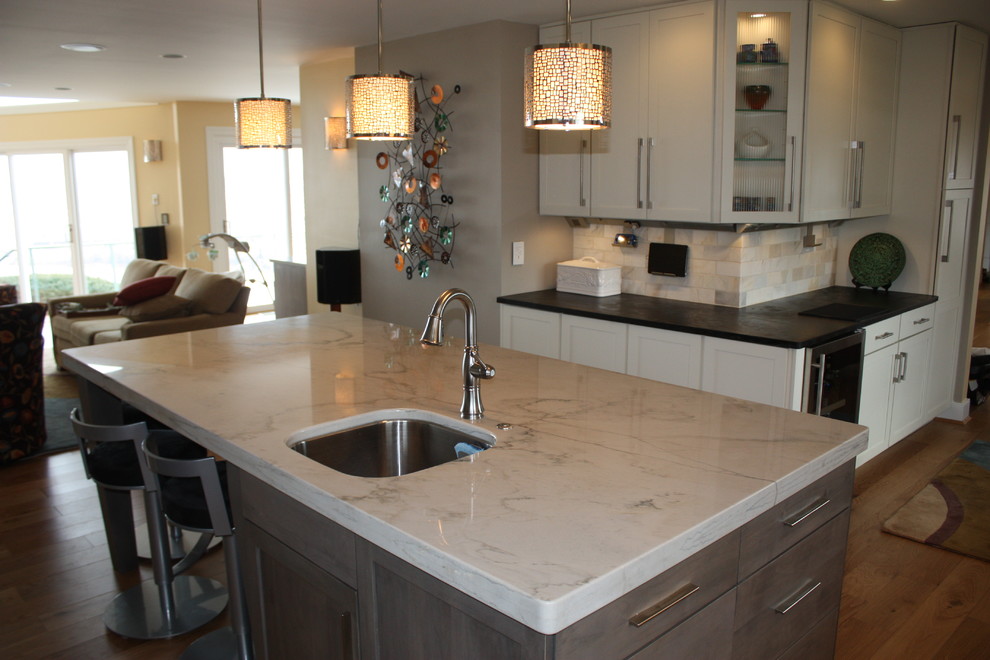 Sleek & Modern Kitchen in Kentucky - Moderne - Cuisine - Cincinnati ...