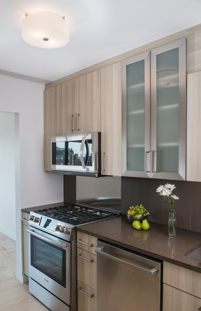 Sleek Downtown Kitchen - Modern - Kitchen - New York - by Perianth ...