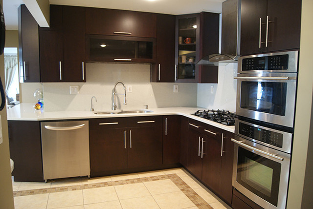 Sleek Modern Kitchen - Modern - Kitchen - New York - by Cabinet & Floor ...