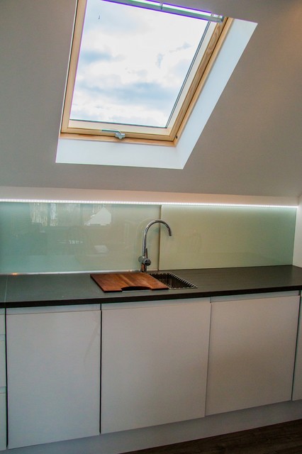 "SLIDING GLASS" Kitchen splashback by CreoGlass Design - Kitchen ...