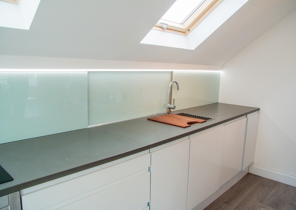 "SLIDING GLASS" Kitchen splashback by CreoGlass Design - Kitchen ...