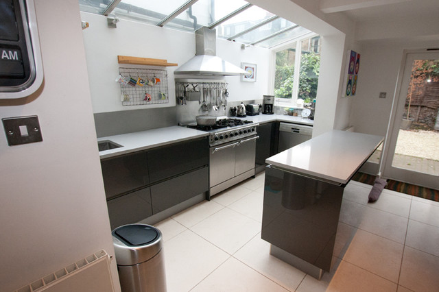 Small Black Kitchen Peninsula - Modern - Kitchen - London - by LWK ...