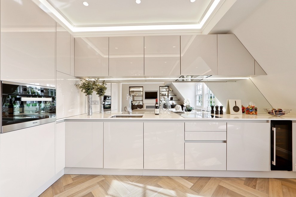 Small open plan kitchen in an apartment - Knightsbridge, London ...