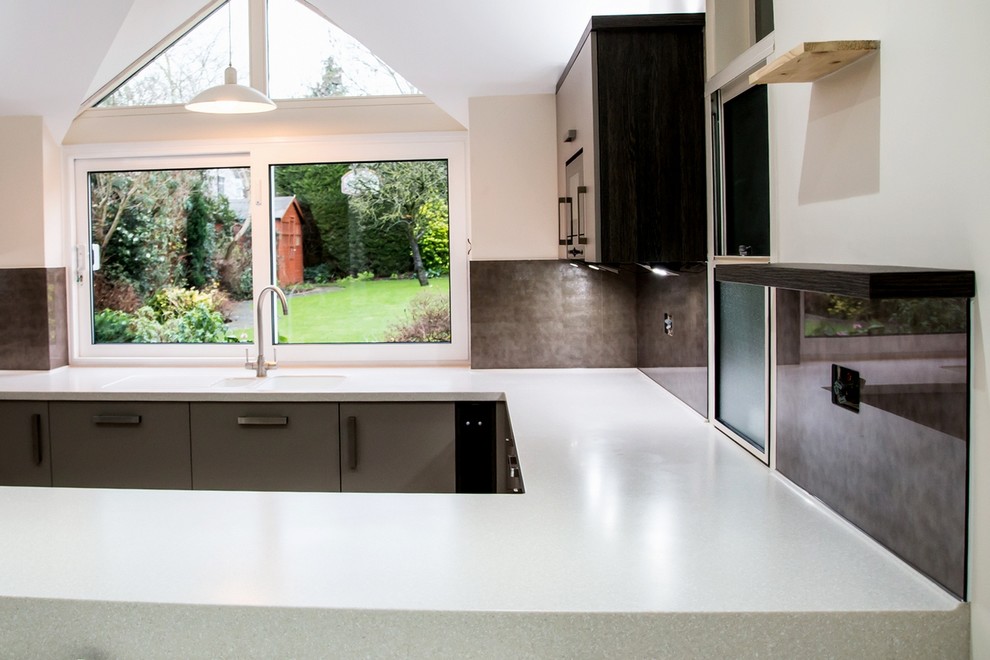 "SNAKE SKIN" texture - bespoke glass kitchen splashback - Contemporary ...
