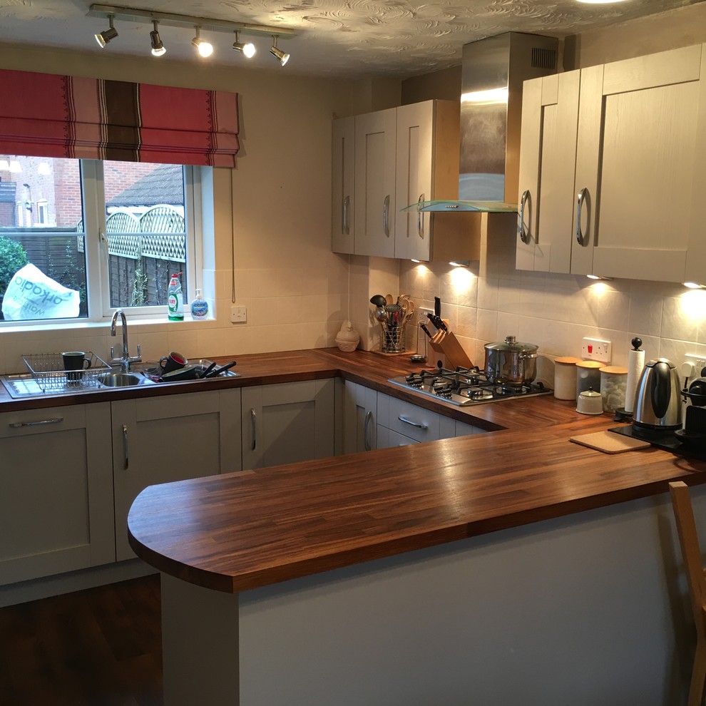 Solid Iroko worktops with Kashmir shaker doors - Modern - Kitchen ...