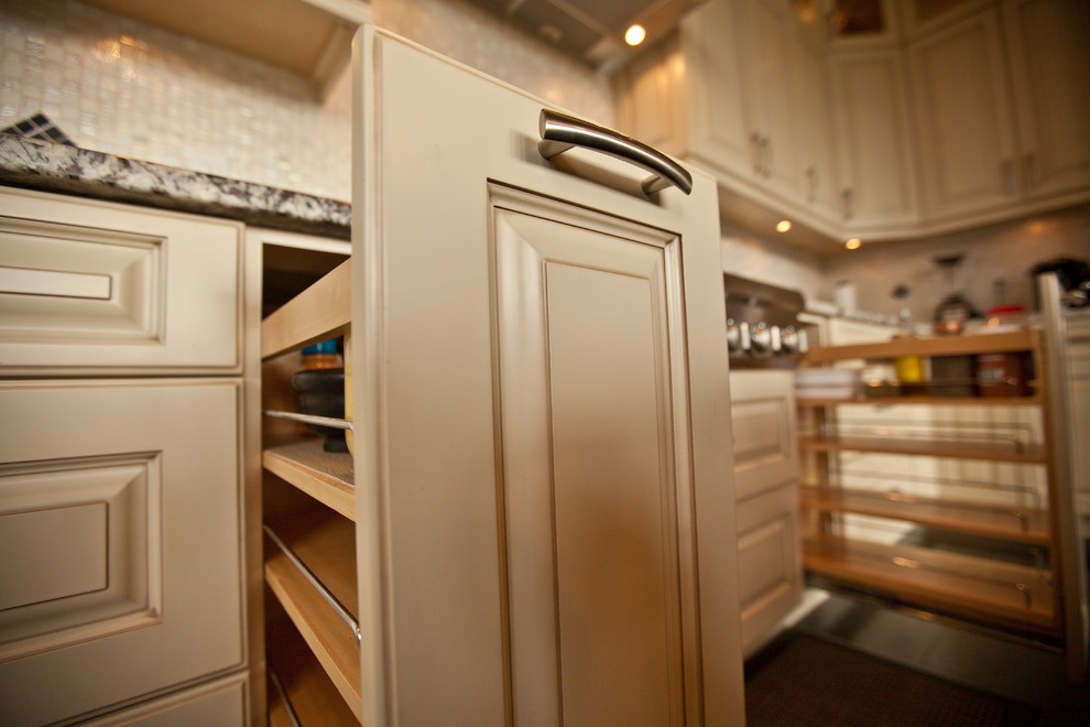 Spice Pull Out - Modern - Kitchen - Vancouver - by Sofo Kitchens | Houzz
