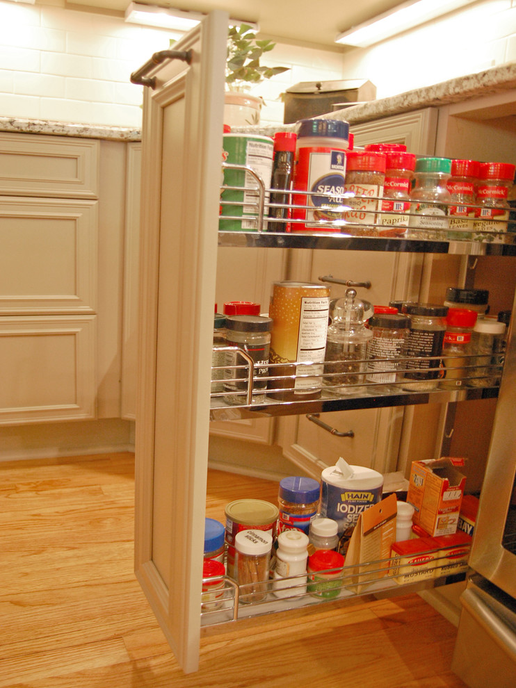 Spice Pullout - Traditional - Kitchen - Raleigh - by Anne Paul | Houzz
