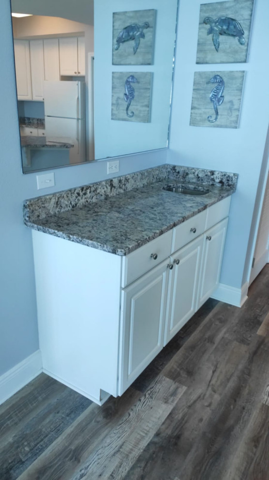 Splendor White Granite Kitchen Countertops - Beach Style - Kitchen ...