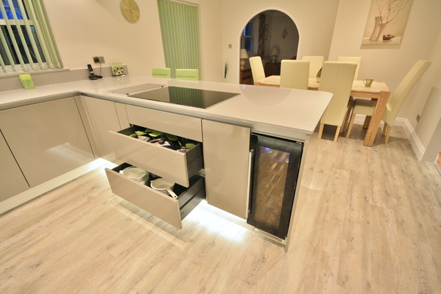 Springfield, Chelmsford - Acrylic Gloss handless kitchen in Ivory and ...