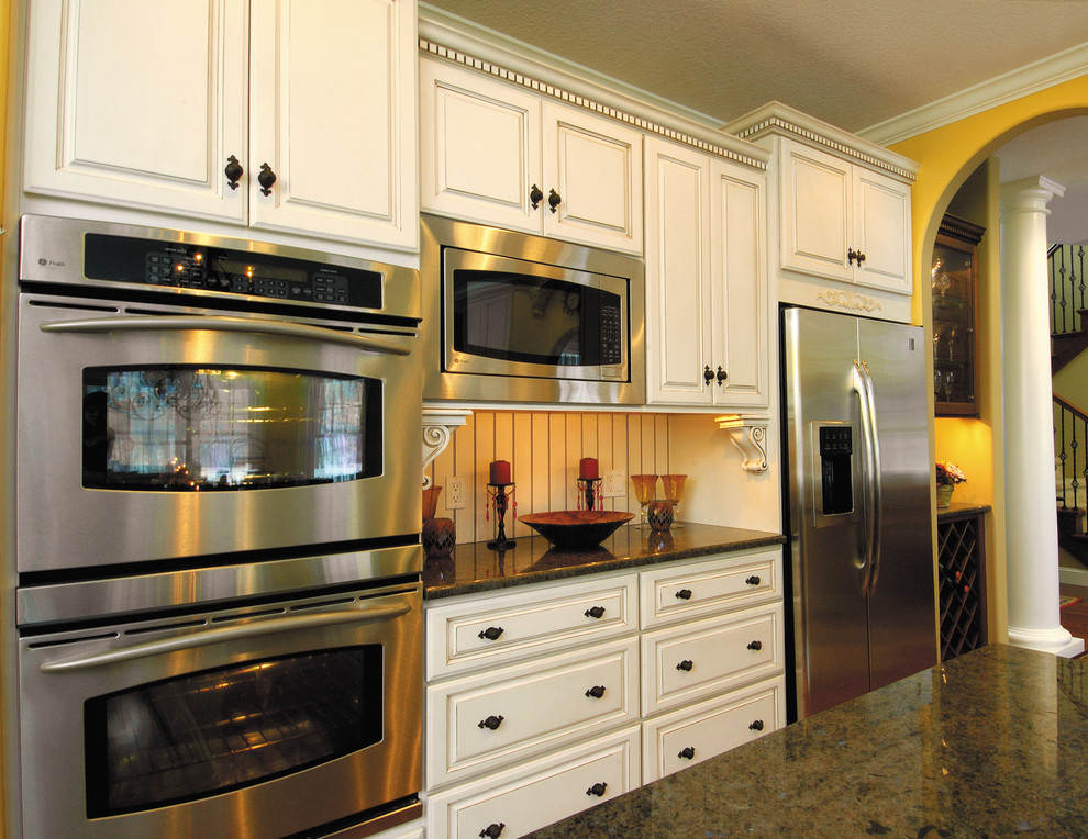 StarMark Cabinetry Kitchen in Maple finished in Ivory Cream with ...