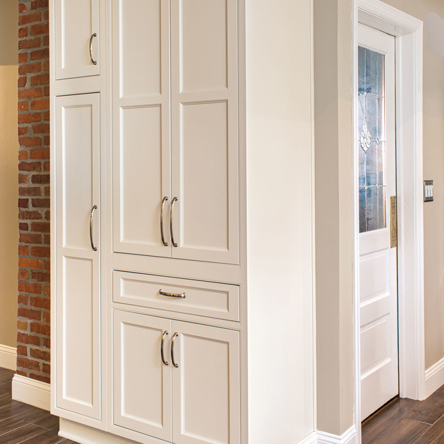 StarMark Cabinetry Traditional Inset Kitchen in Marshmallow Cream ...