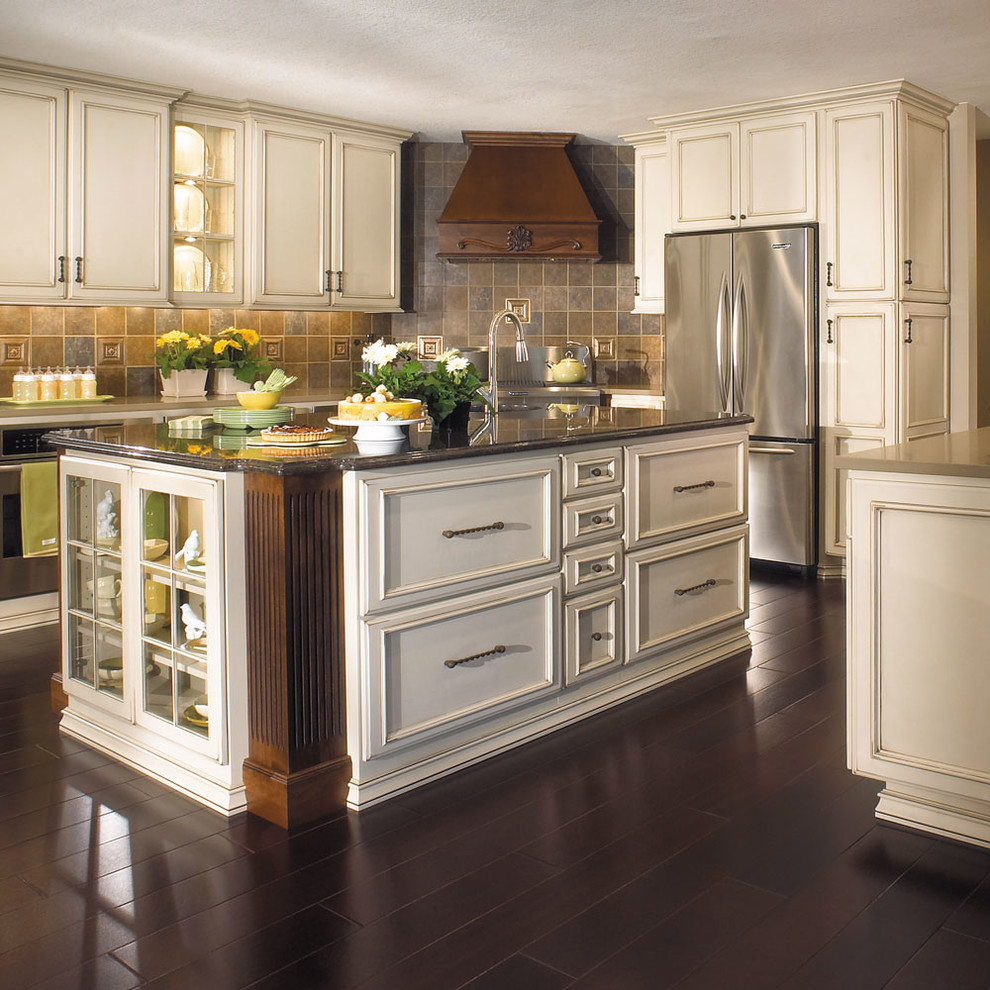 StarMark Cabinetry Traditional Kitchen in Maple and Cherry ...