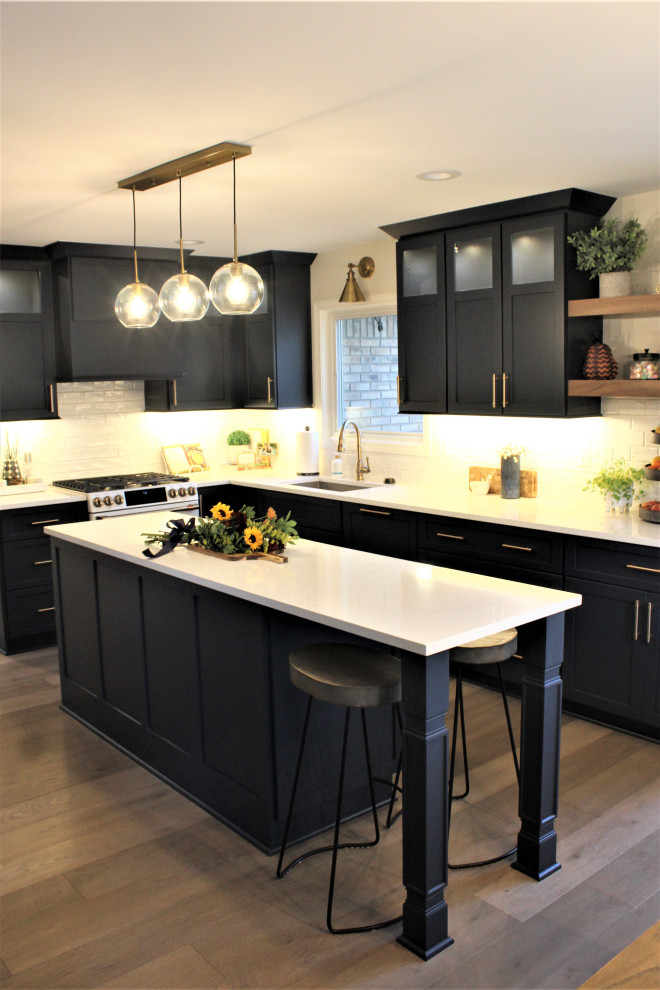 Starmark Kitchen in Bridgeport Blueberry w/ Walnut Oregano Floating ...