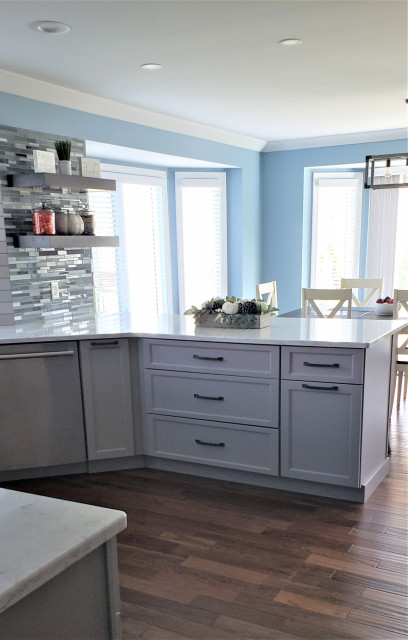 Starmark Kitchen in Maple Stratford Portabella w/ Hickory Mocha ...