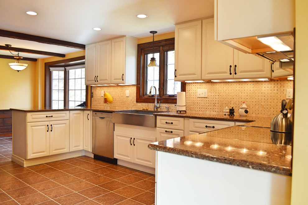 Stow Kitchen - Traditional - Kitchen - Boston - by LaPlante Designs | Houzz