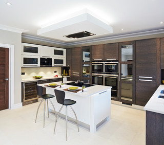 Striking open plan kitchen - Contemporary - Kitchen - Other - by Stoneham Kitchens | Houzz