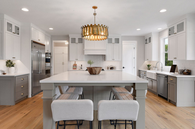 Stunning Open Concept Two Story with Sport Court - Klassisch modern ...