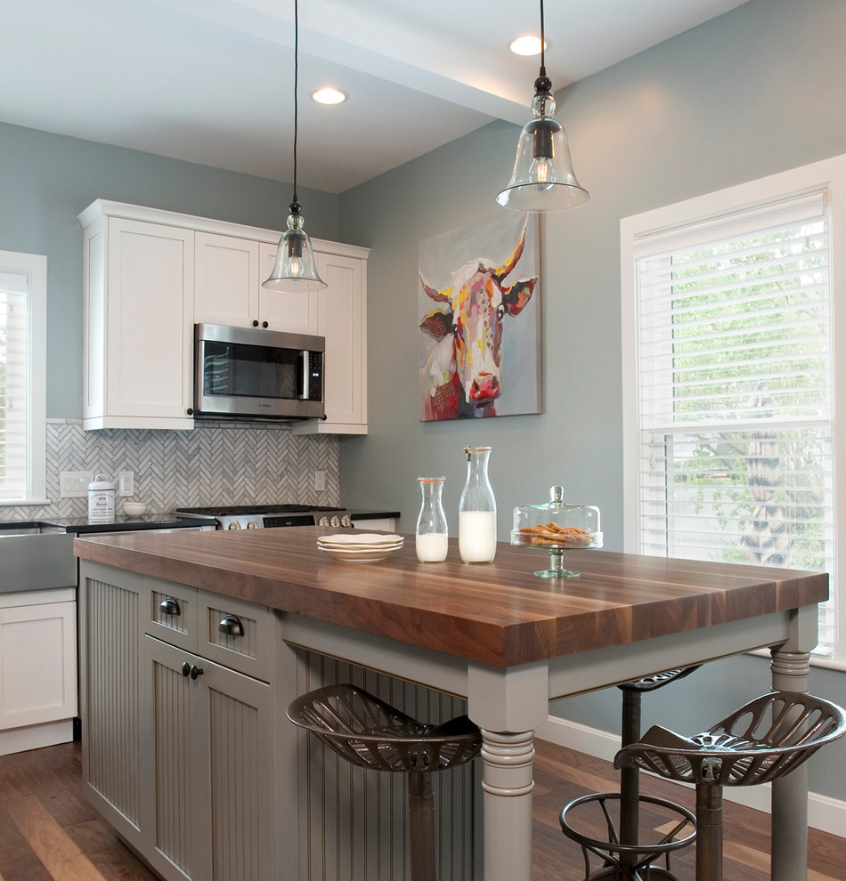 Suburban Farmhouse - Farmhouse - Kitchen - Boston - by Claire Queeney ...
