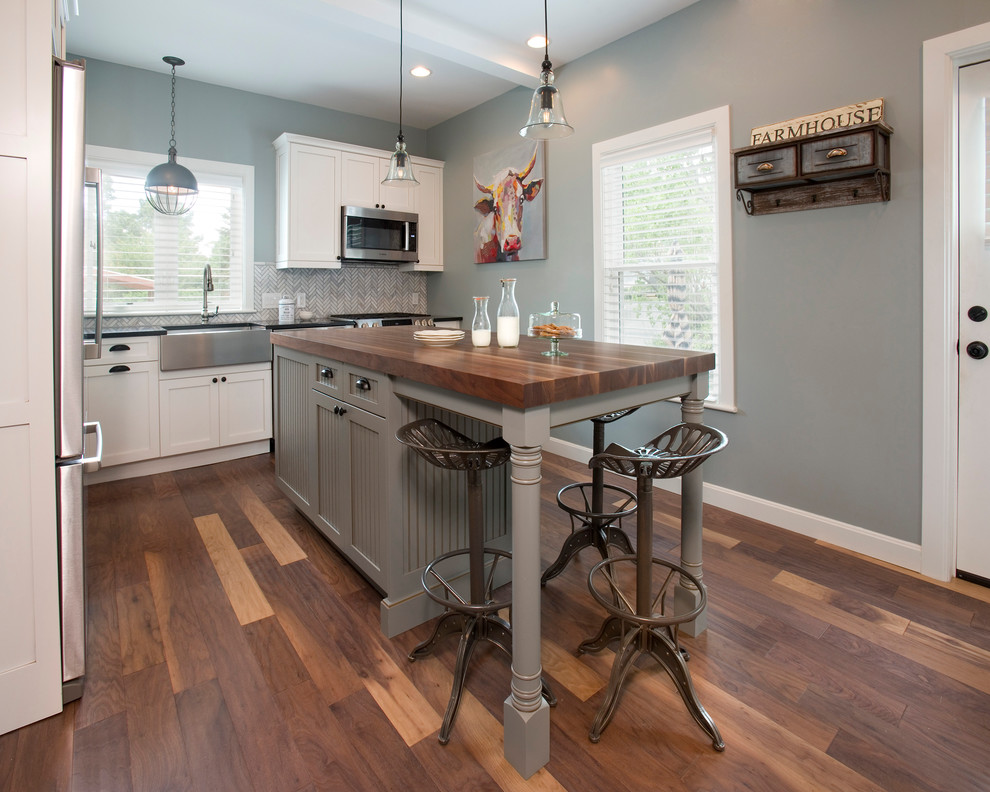 Suburban Farmhouse - Farmhouse - Kitchen - Boston - by Claire Queeney ...