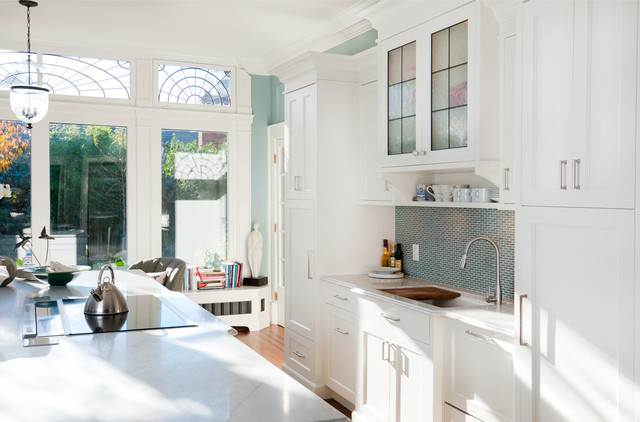 Sunny Traditional Kitchen - Traditional - Kitchen - Vancouver - by ...