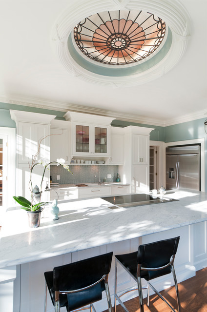 Sunny Traditional Kitchen - Traditional - Kitchen - Vancouver - by ...